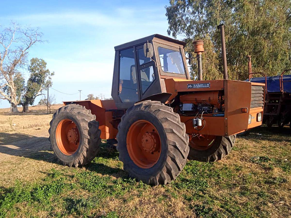 Tractor Zanello 4200 Articulado - Año: 1986 - u$s 32.000 - Agroads