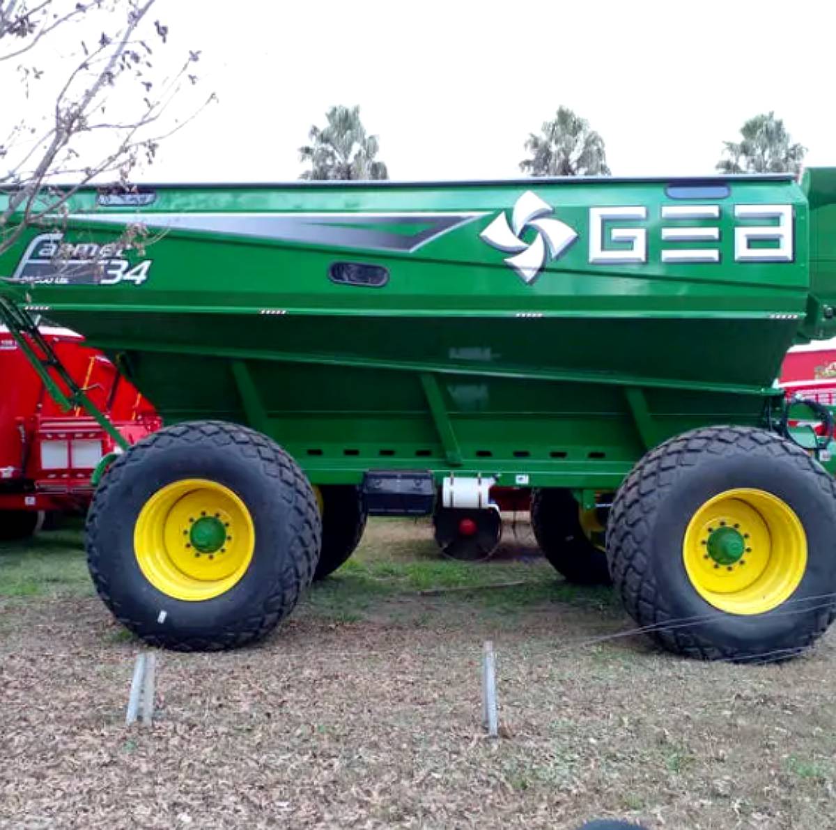 Tolva Autodescargable GEA Farmer 34000 Lts con Tubo 500 - Agroads