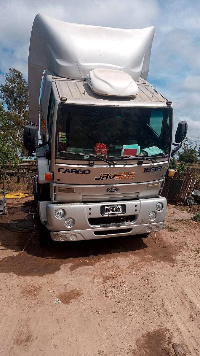 Ford Cargo 1832 con Balancines 52tn 2008 - Año: 2008 - Agroads