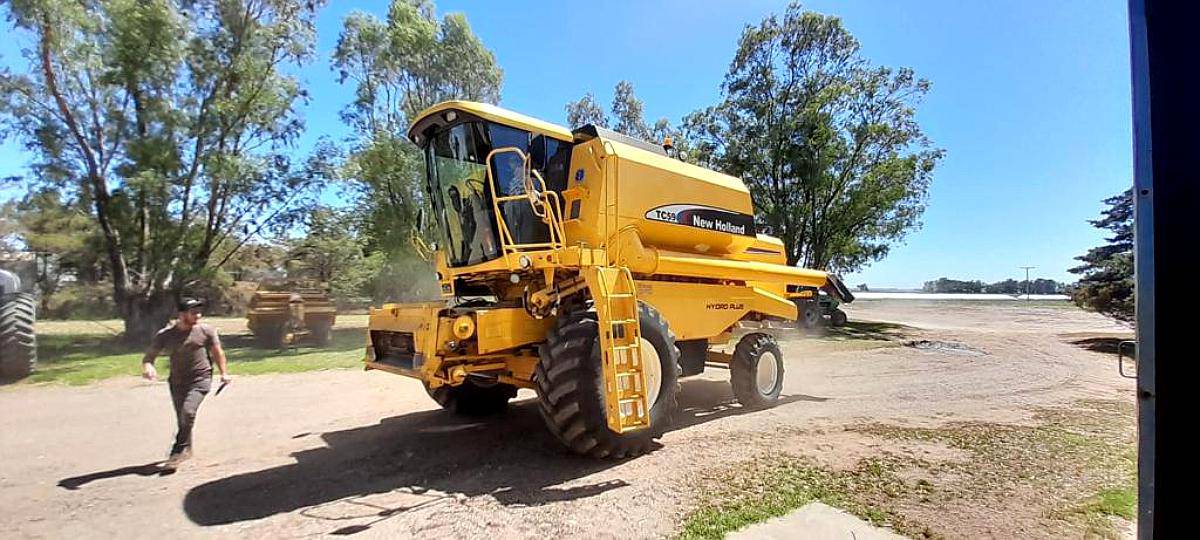 New Holland TC59 2004 28 Pies - Año: 2004 - u$s 70.000 - Agroads