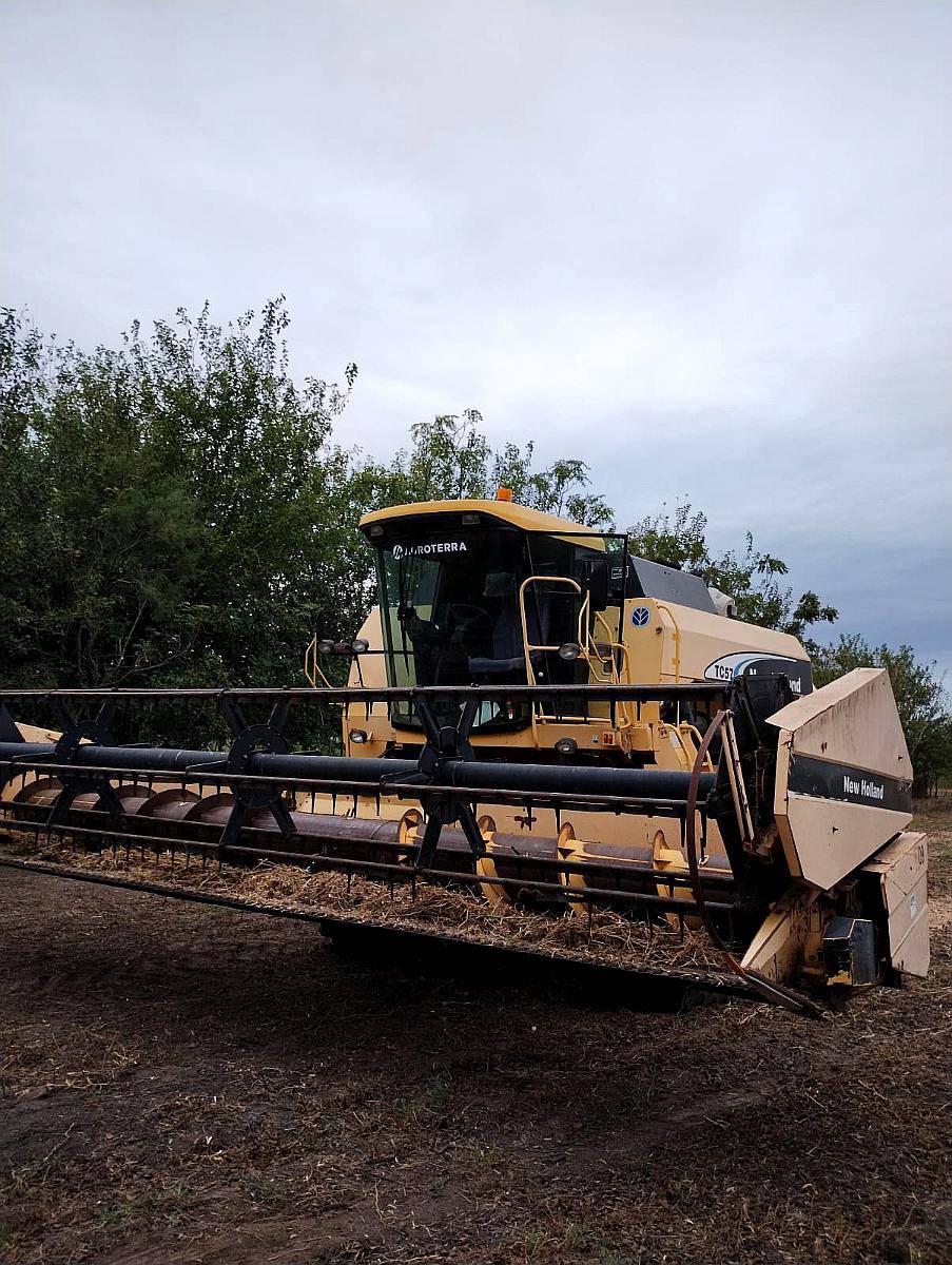 Cosechadora New Holland TC 57 - Año: 2006 - Agroads