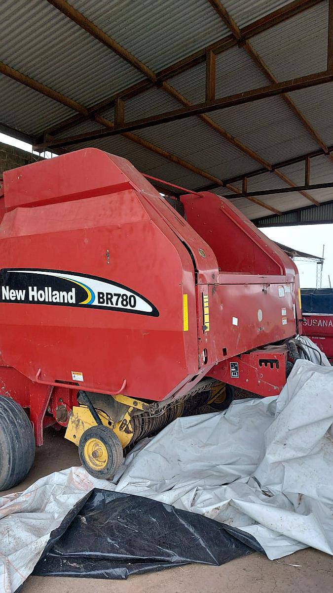 Enrolladroa New Holland BR-780 - Agroads