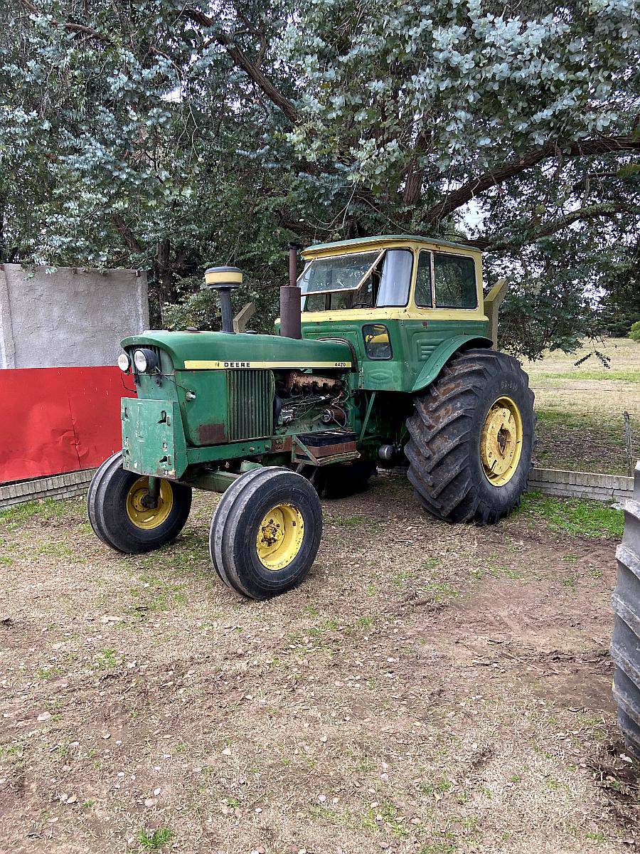 Tractor John Deere 4420 - Agroads