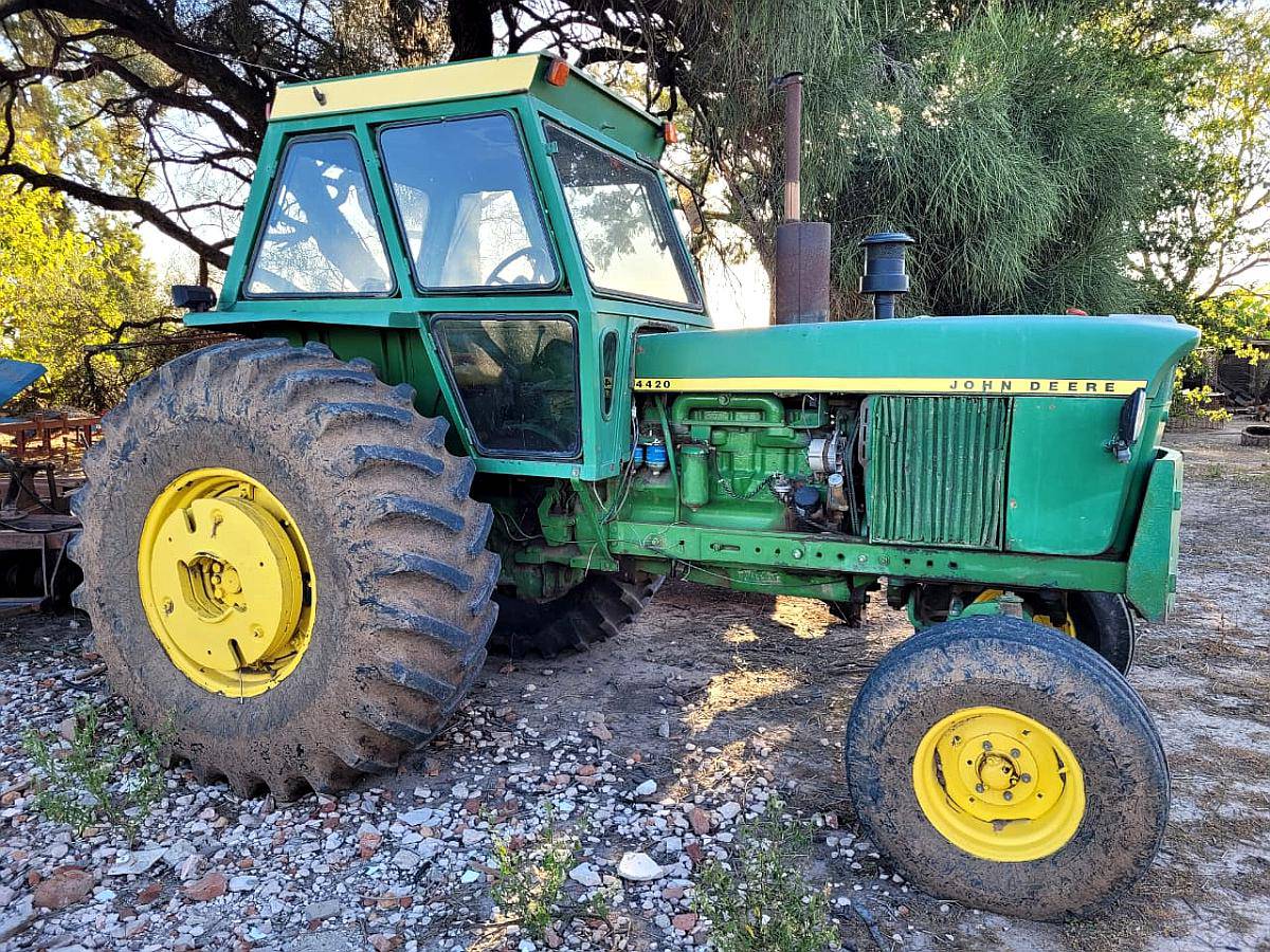Tractor John Deere 4420. - Agroads