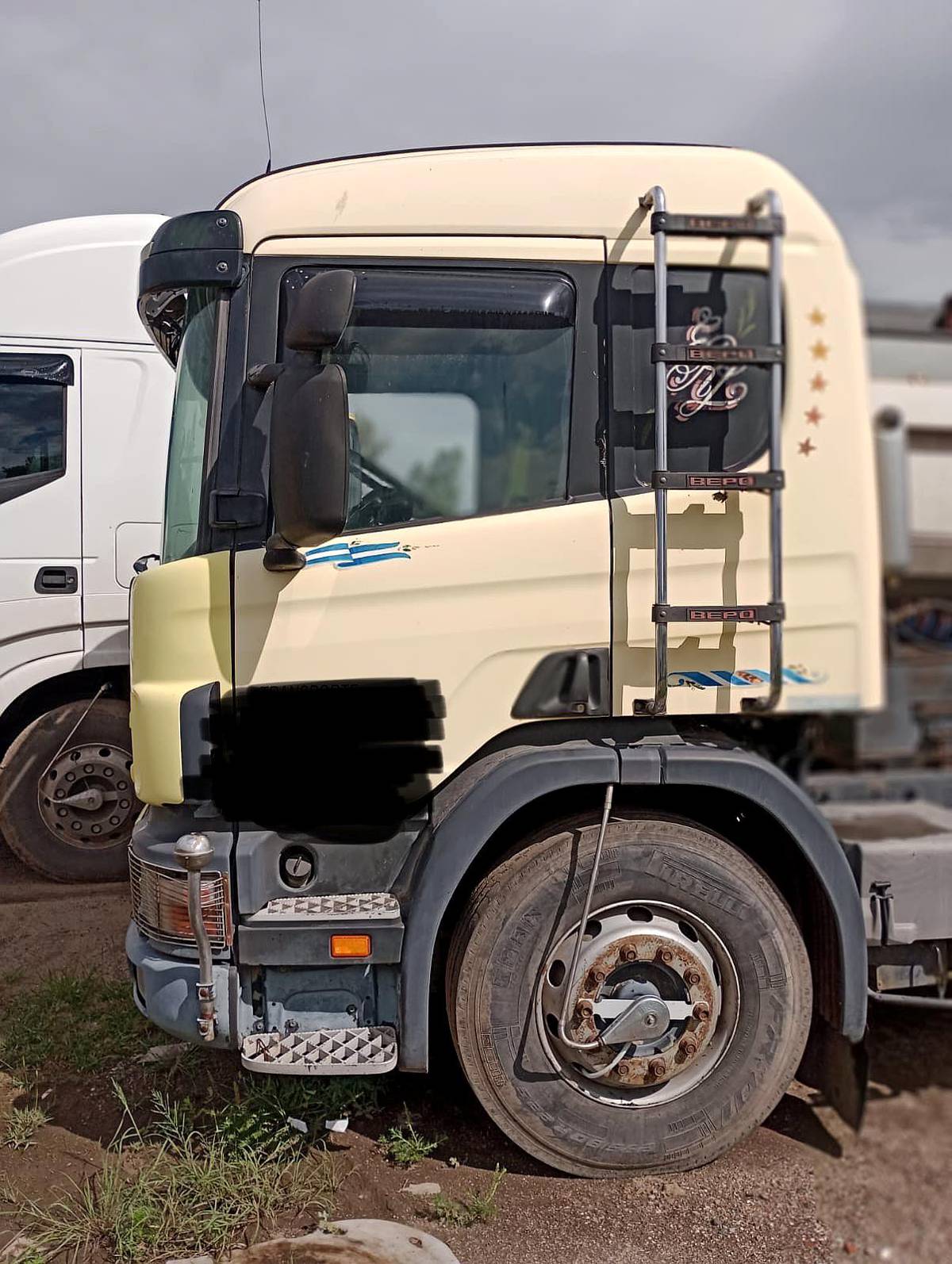 Camión Scania 310 con Batea Ombu - Año: 2006 - $ 80.000.000 - Agroads