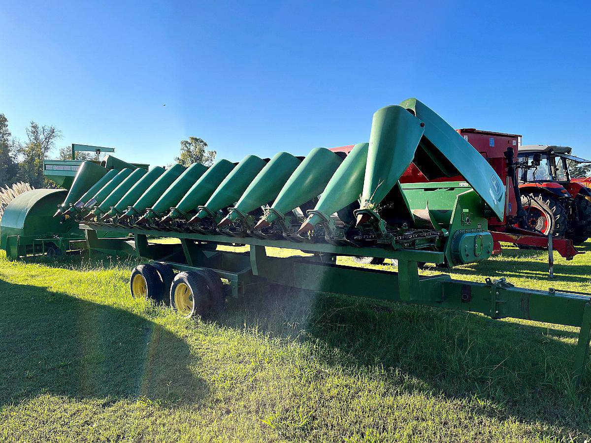 Cabezal para Maíz 1290 John Deere - Año: 2006 - u$s 28.000 - Agroads