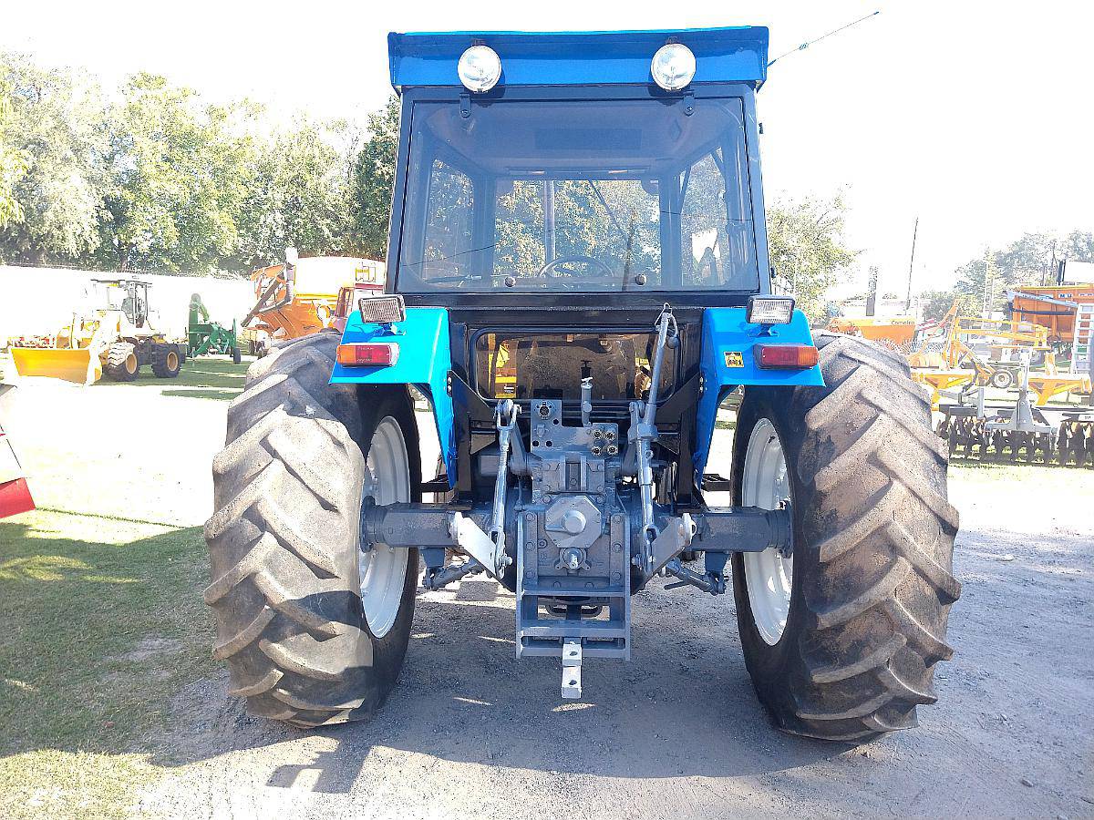 Tractor TL100 New Holland con 3 Puntos - Agroads