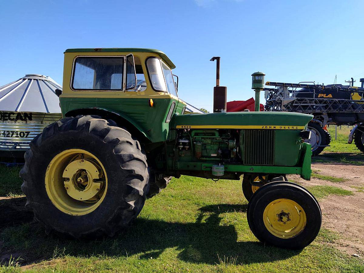 Tractor John Deere 4420 - Agroads