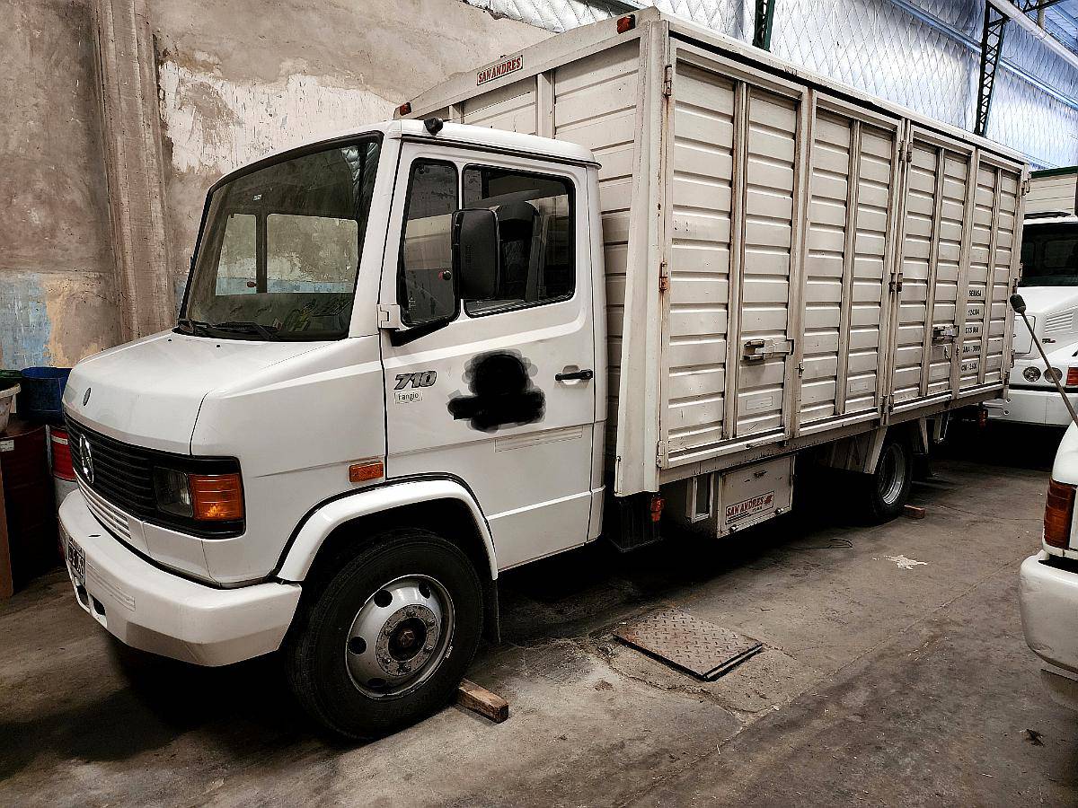 Mercedes Benz 710 Dueño Vende - Año: 2007 - u$s 40.000 - Agroads