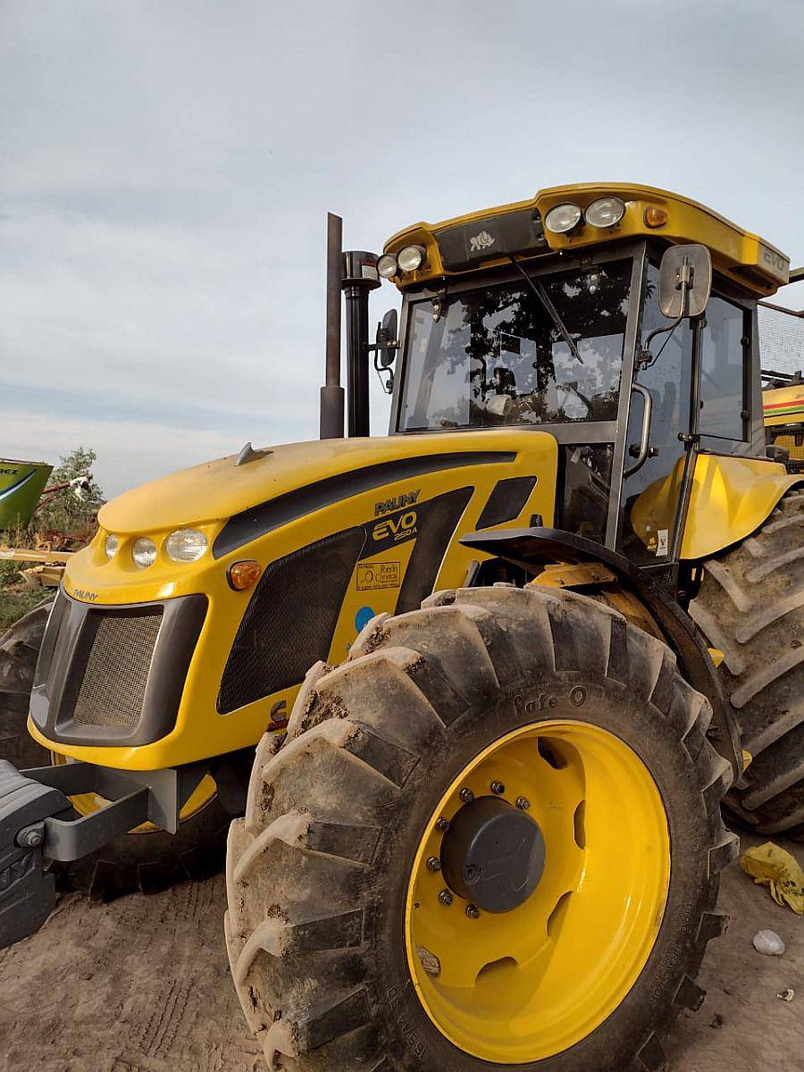 Pauny 250a Evo, 4x4, Cabina Full, 600 Hs - Año: 2019 - Agroads