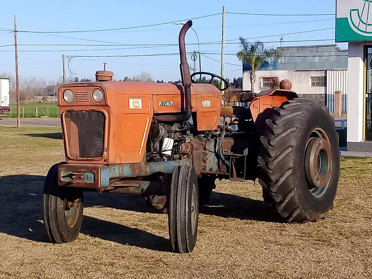 Tractor Fiat 700e con Hidráulico y Levante de 3 Puntos - Agroads