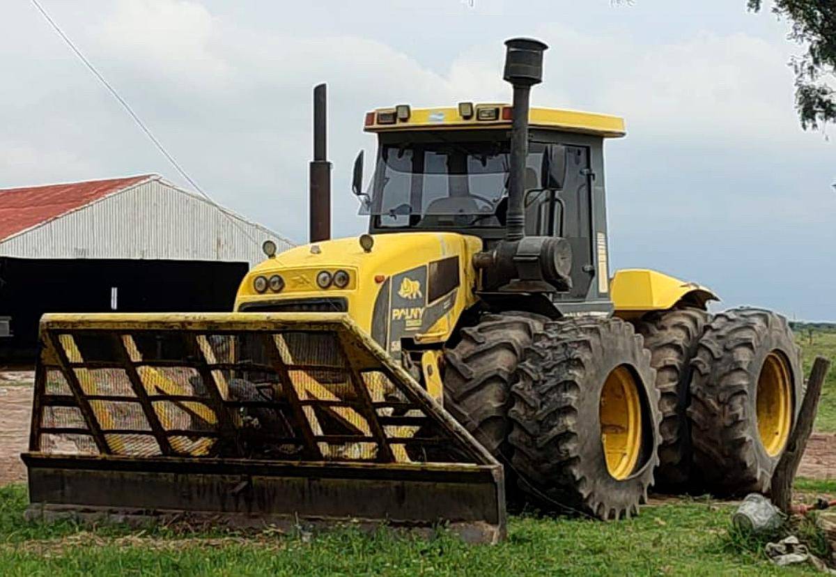 Tractor Pauny 580 2013 - 2.700 Hs Reales - Unico - Agroads