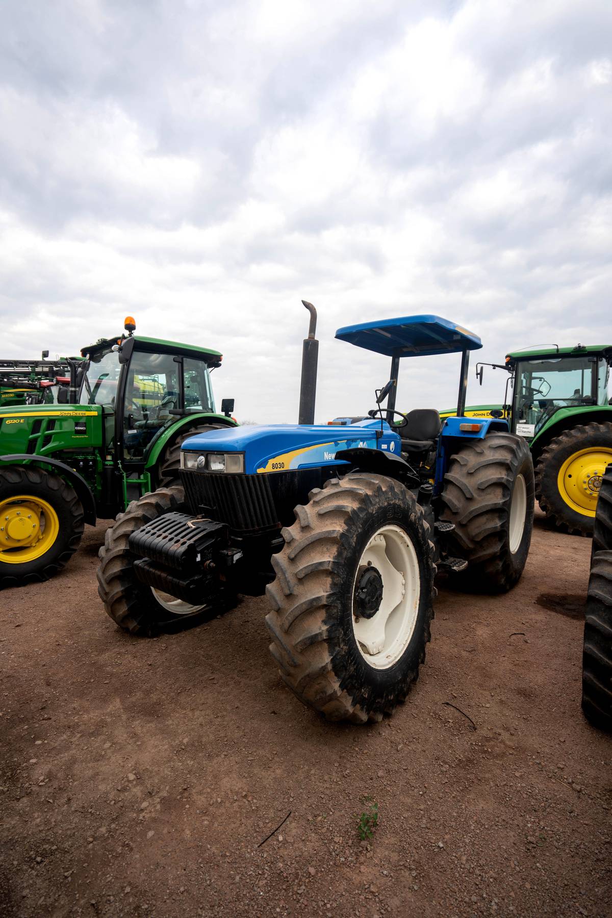 Tractor New Holland 8030 año - u$s 65.000 - Agroads