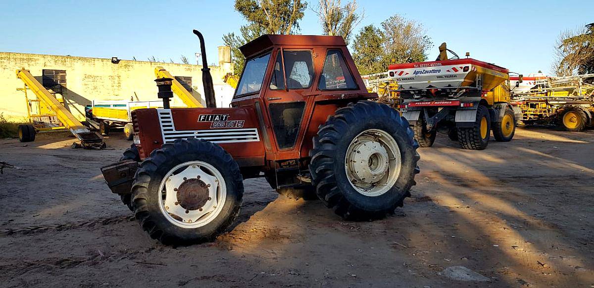 Tractor Doble Tracción Fiat 880 - Año: 2000 - Agroads