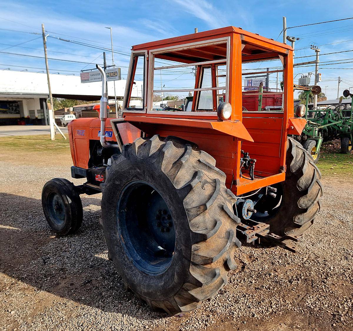 Tractor Fiat 700 e - Año: 1977 - u$s 8.000 - Agroads