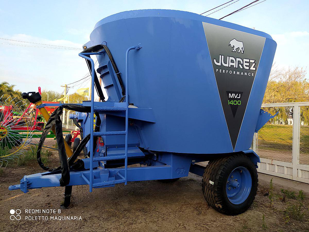Mixer Vertical Juárez 14 Metros con Balanza y con Neumáticos - Agroads