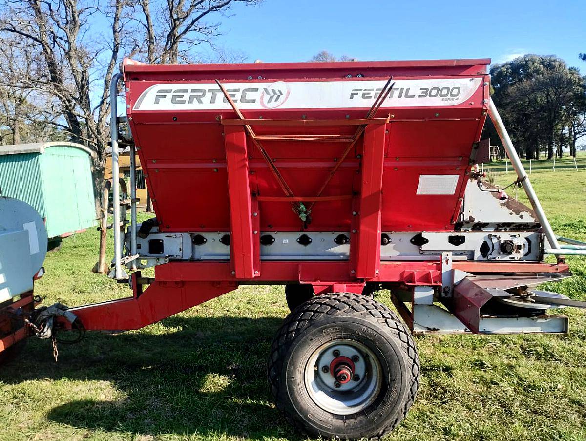 Fertilizadora Fertec -version 3000-s-4 MES /año 04-2013 - Agroads