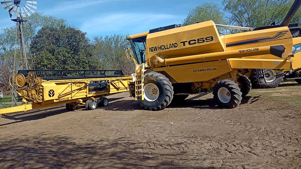 New Holland Tc59, con 28pies - Año: 2004 - u$s 30.000 - Agroads