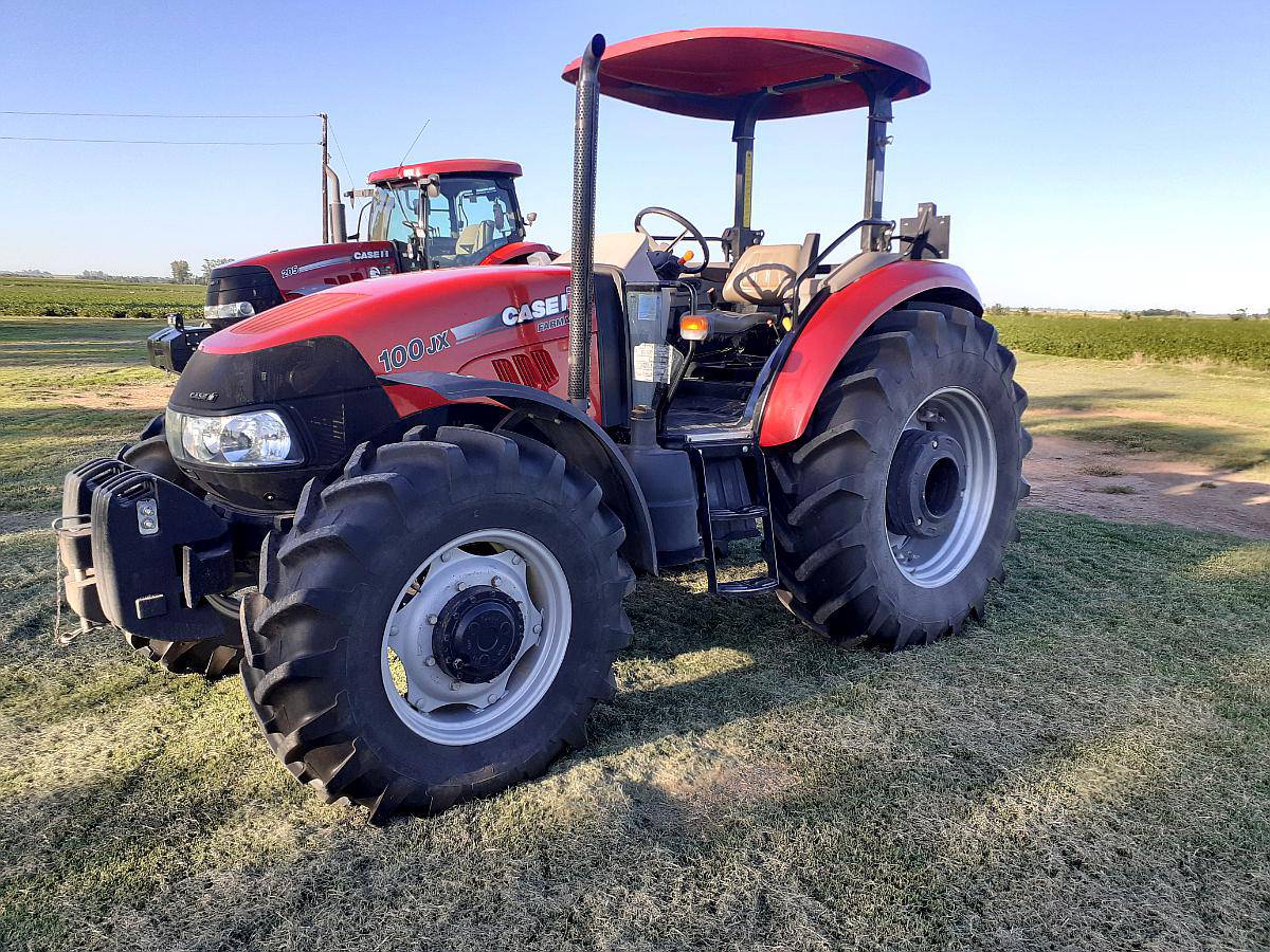 Case JX 100 en Estado de Nuevo y con Rodado Michelin - Agroads