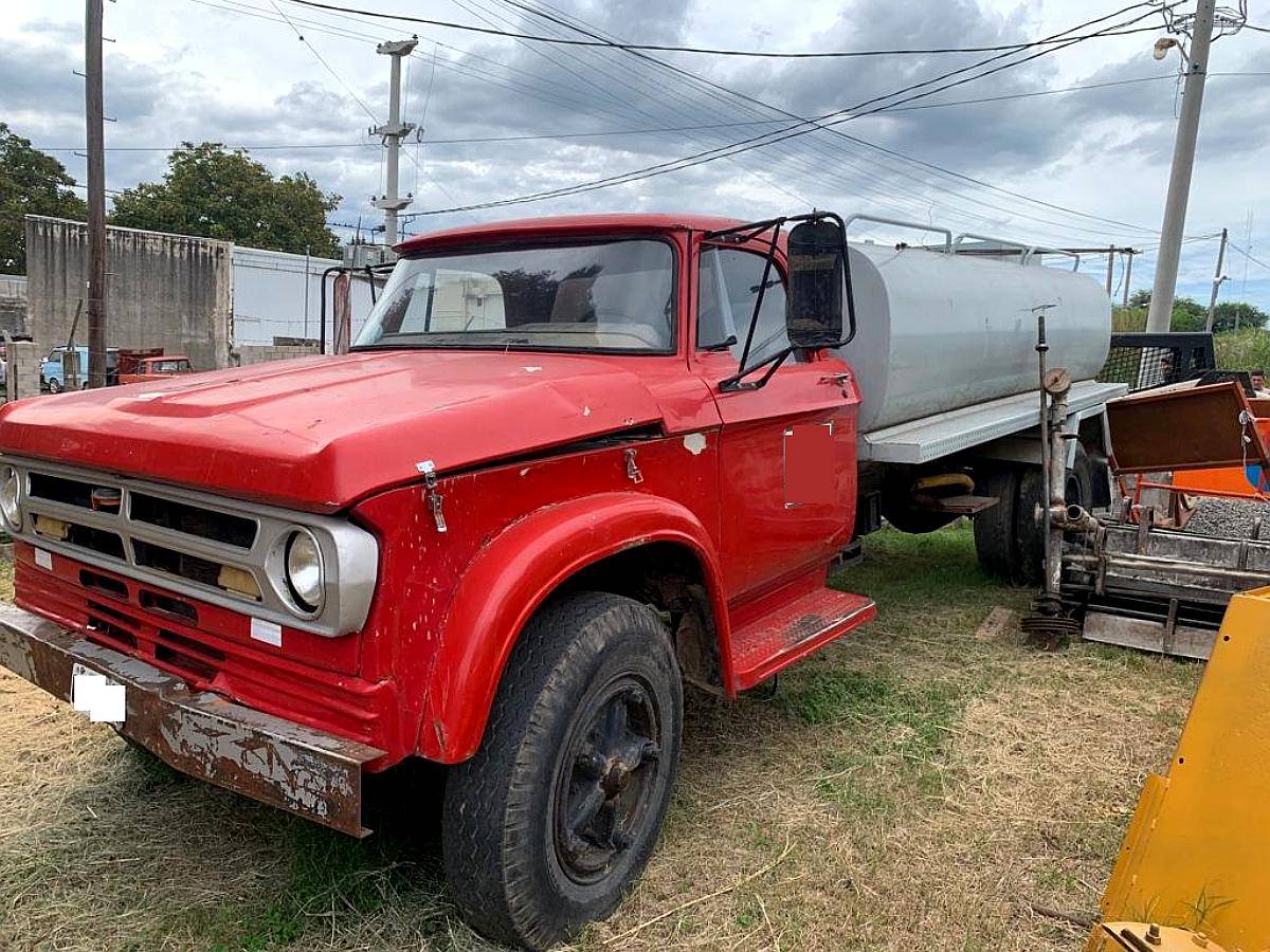Camion Dodge 800 con Cisterna de 8000 Litros - Año: 1976 - Agroads