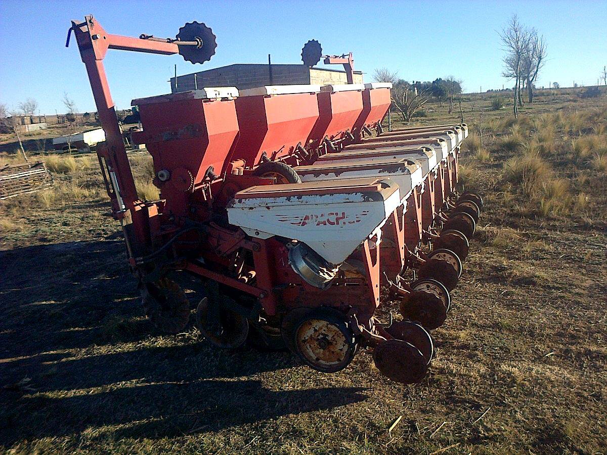 Apache 6 100 de 7 Surcos a 70 cm - Agroads