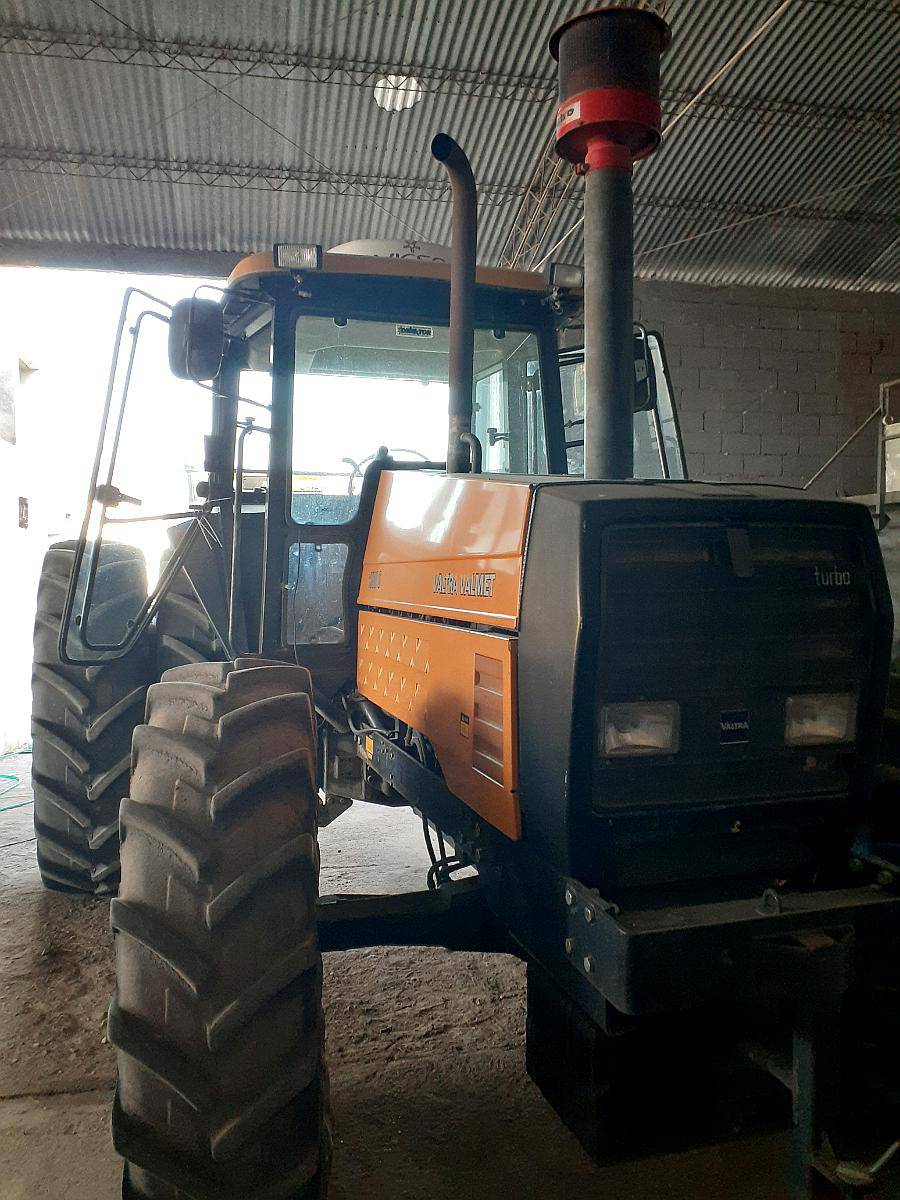 Valtra Valmet. 6000 Horas . Cubiertas Radiales - Año: 2004 - Agroads