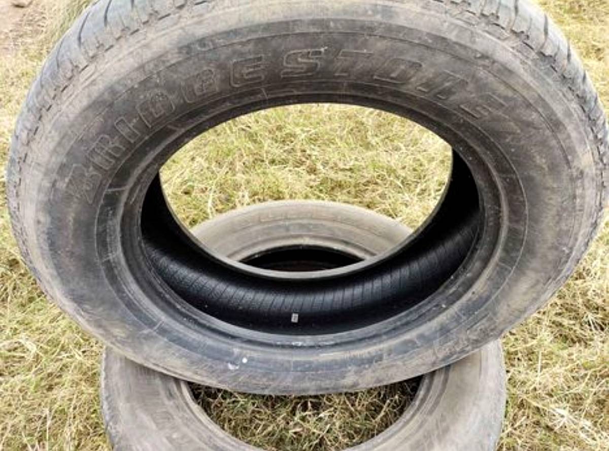 4 Gomas Bridgestone 265/60 R18 Usadas. SE Escucha Oferta. - Agroads