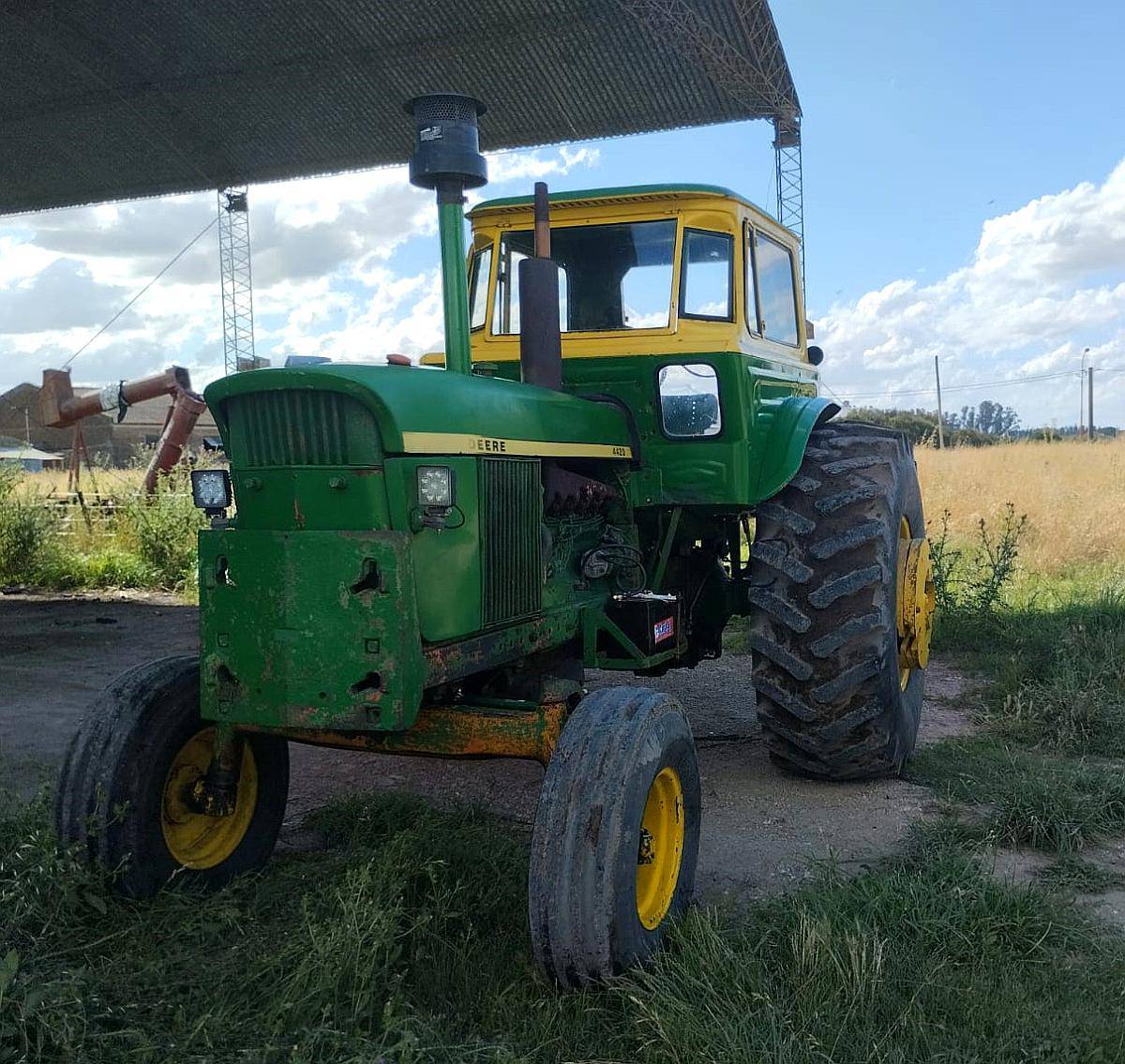 John Deere 4420 , Rodado 23.1x30 - Año: 1978 - Agroads