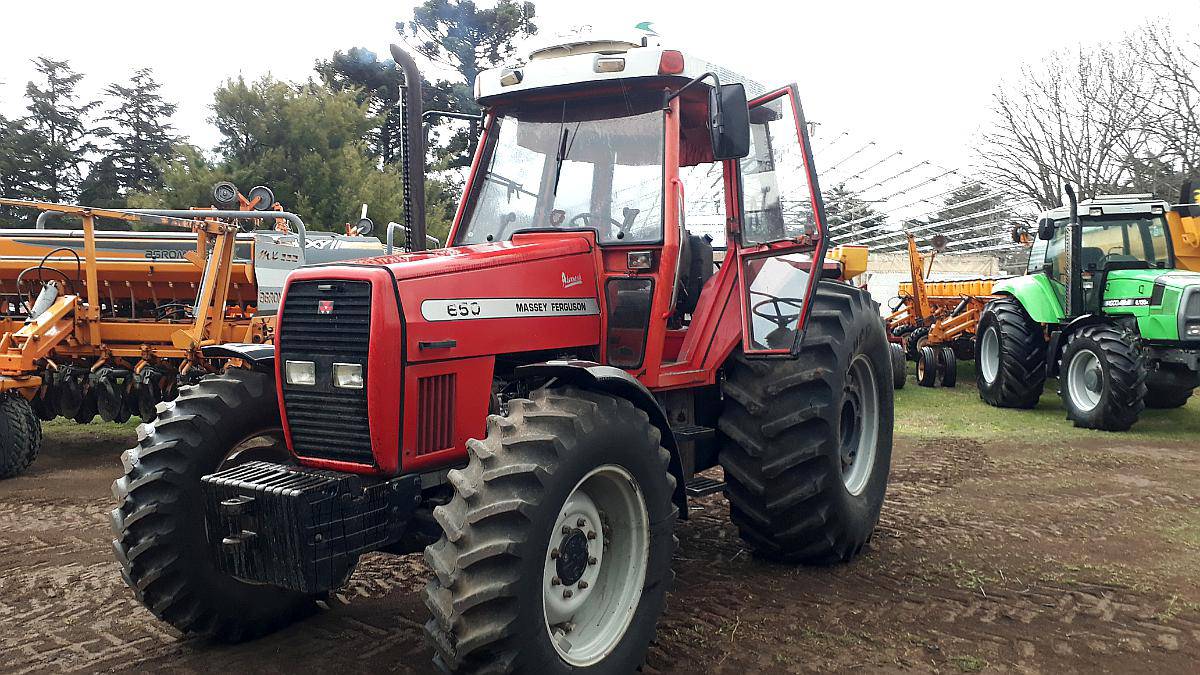 Massey Ferguson 650 Rodado 24.5x32 Cabina Soid - Año: 2008 - Agroads