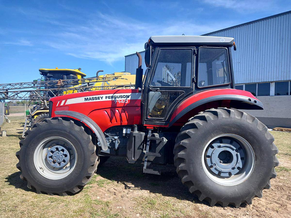 Tractor Massey Ferguson 7140. Mod 2010 - Año: 2010 - Agroads