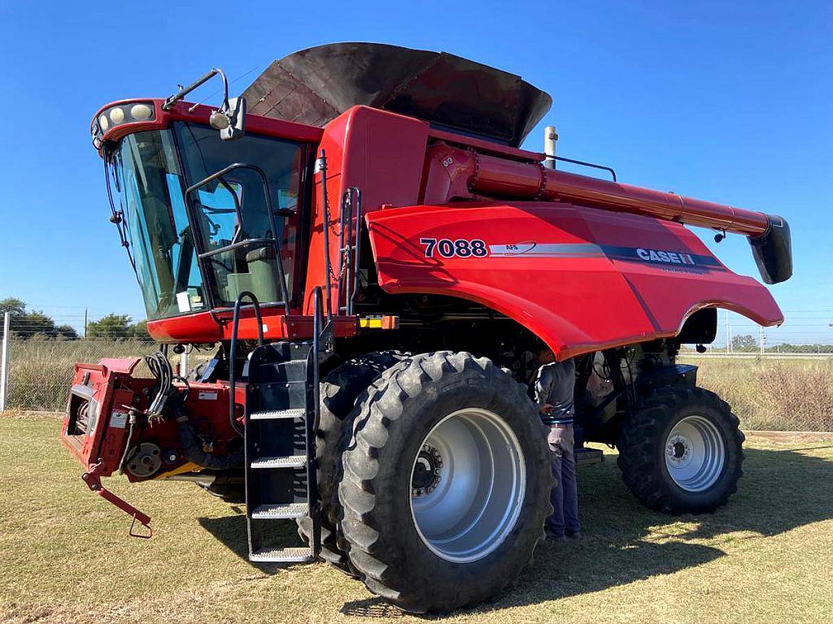 Cosechadora Case 7088 35’ - Año: 2011 - u$s 300.000 - Agroads