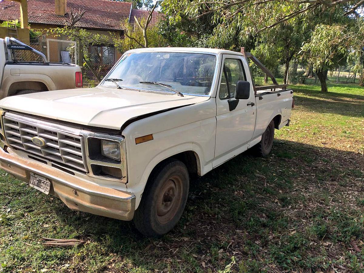 Camioneta Ford Modelo 84 Unica Mano - Año: 1984 - u$s 3.000 - Agroads