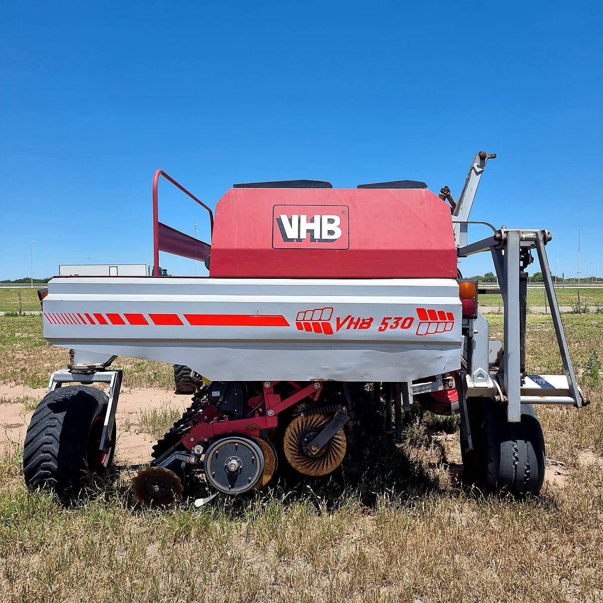 Sembradora VHB 530 - año 2005 - Disponible - Año: 2005 - Agroads