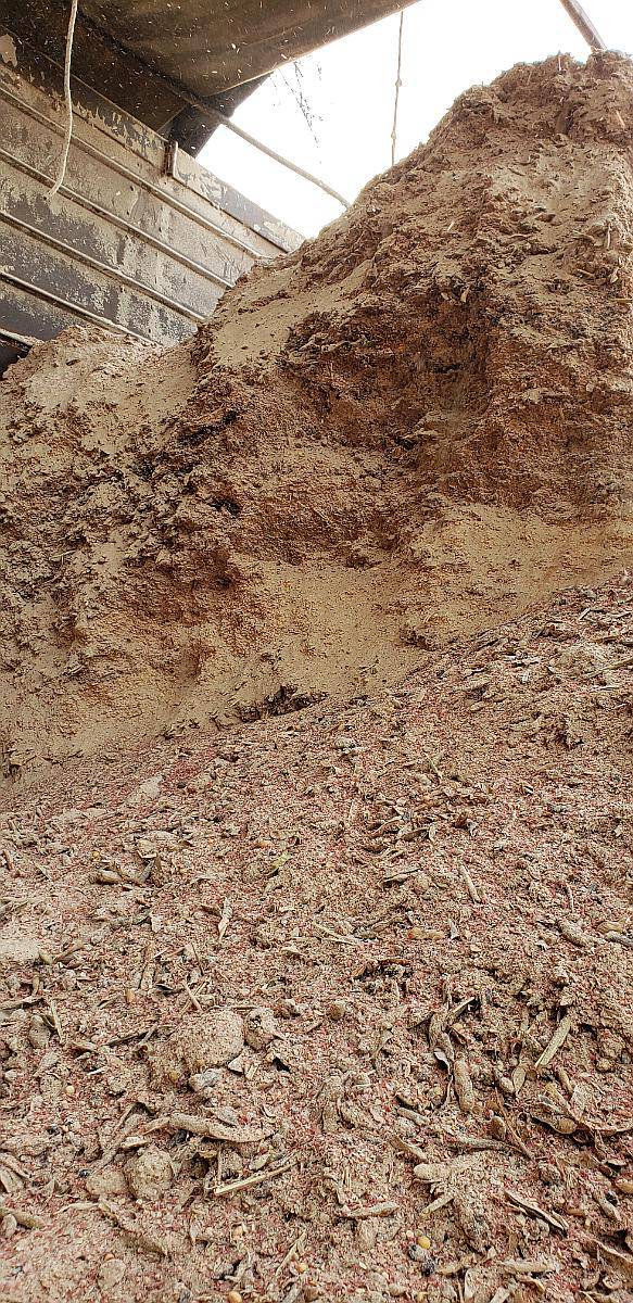Barrido con Arina de Soja, Pellet de Cáscara Granos y Mucho - Agroads