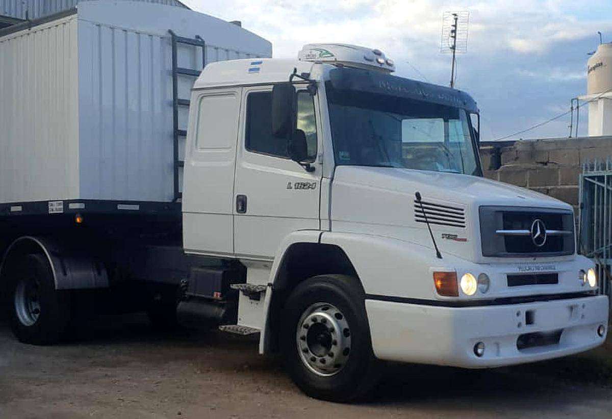 Mb 1624 Tractor año 2011. con 750.000 KM. - Año: 2011 - Agroads