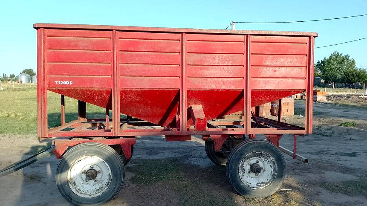 Tolva Ambroggio 6 Toneladas. - Año: 2015 - $ 1.500.000 - Agroads