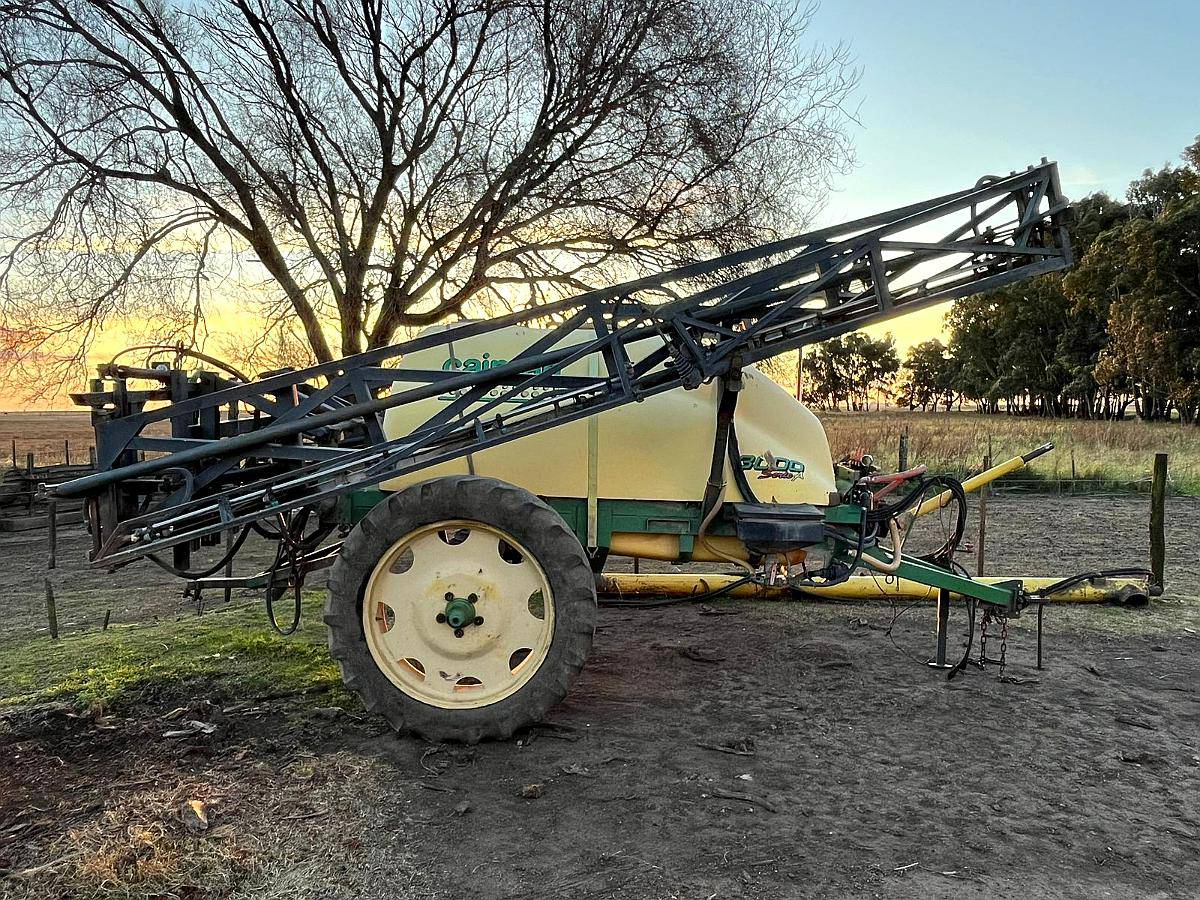 Pulverizadora de Arrastre Caiman Seria a 3000 Lts - Agroads