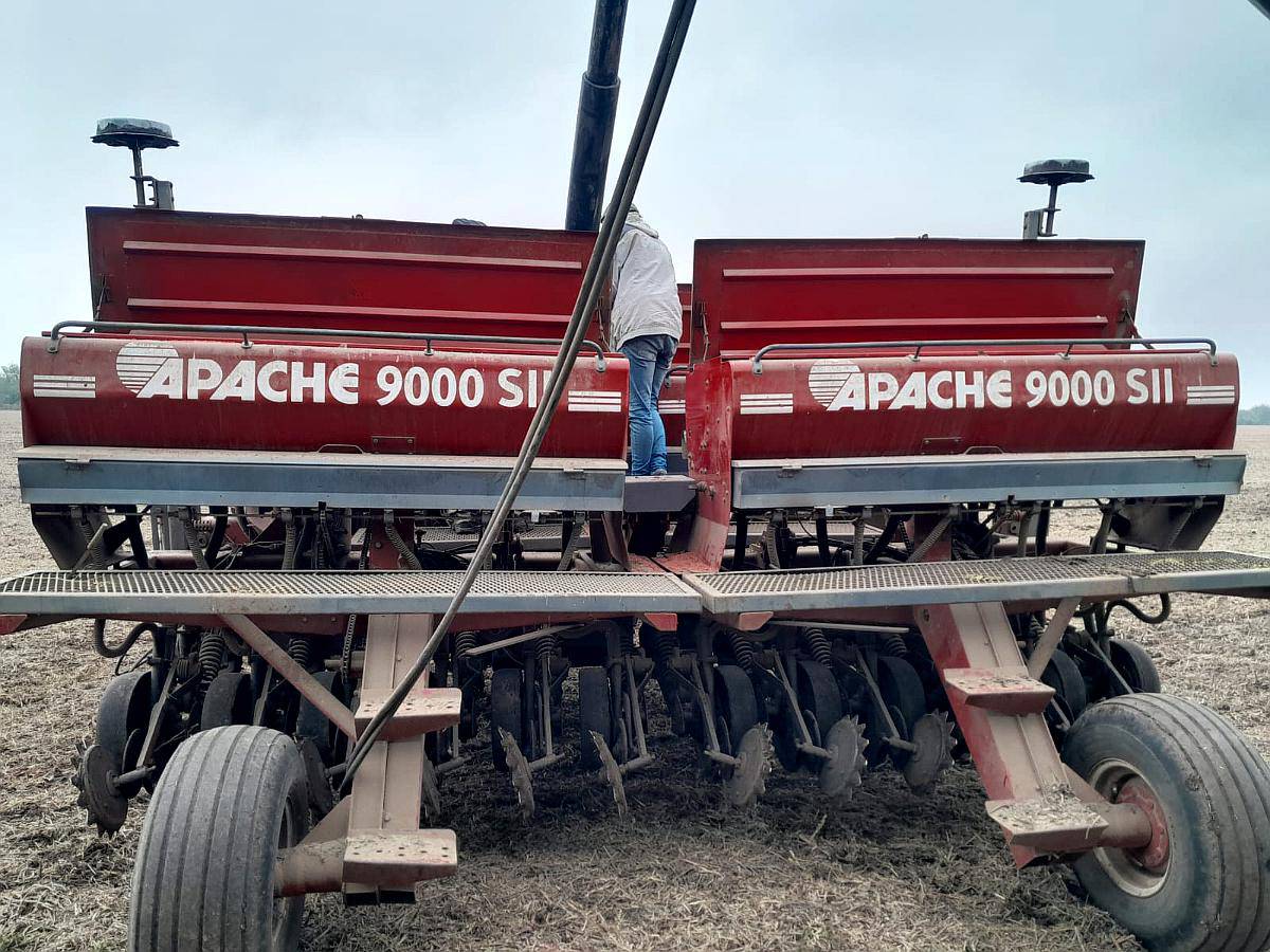 Apache 9000 SII Usada con Alfalfero - Año: 2000 - Agroads