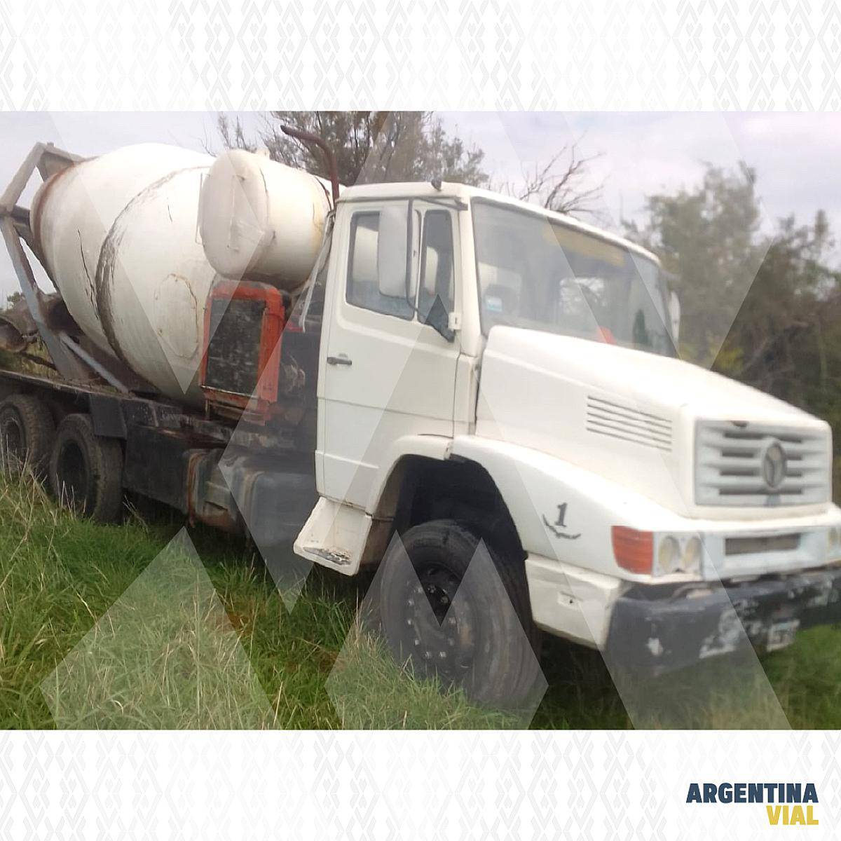 Camión con Mixer Mercedes Benz 2318 (id630) - Año: 2000 - Agroads