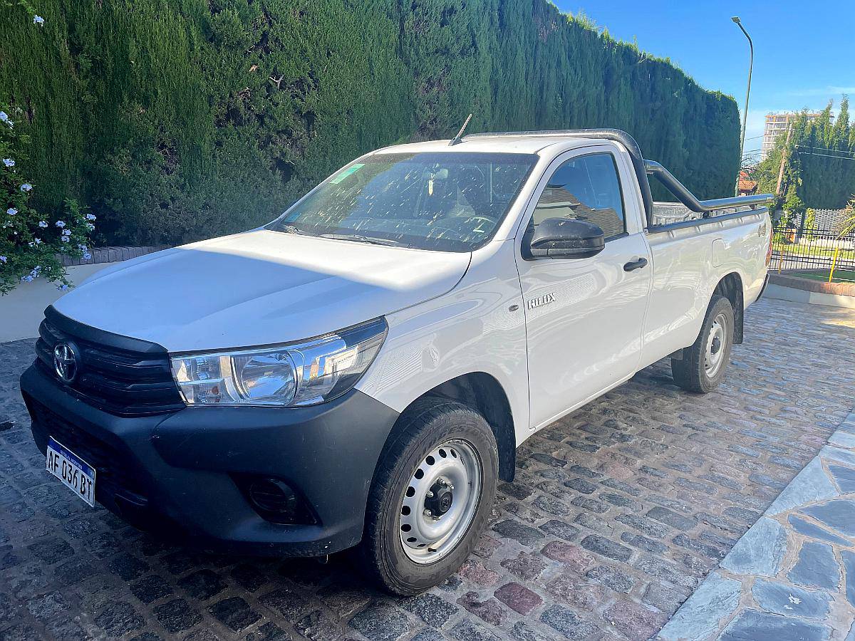 Toyota Hilux Cabina Simple 4X4 2021 Impecable - Año: 2021 - Agroads