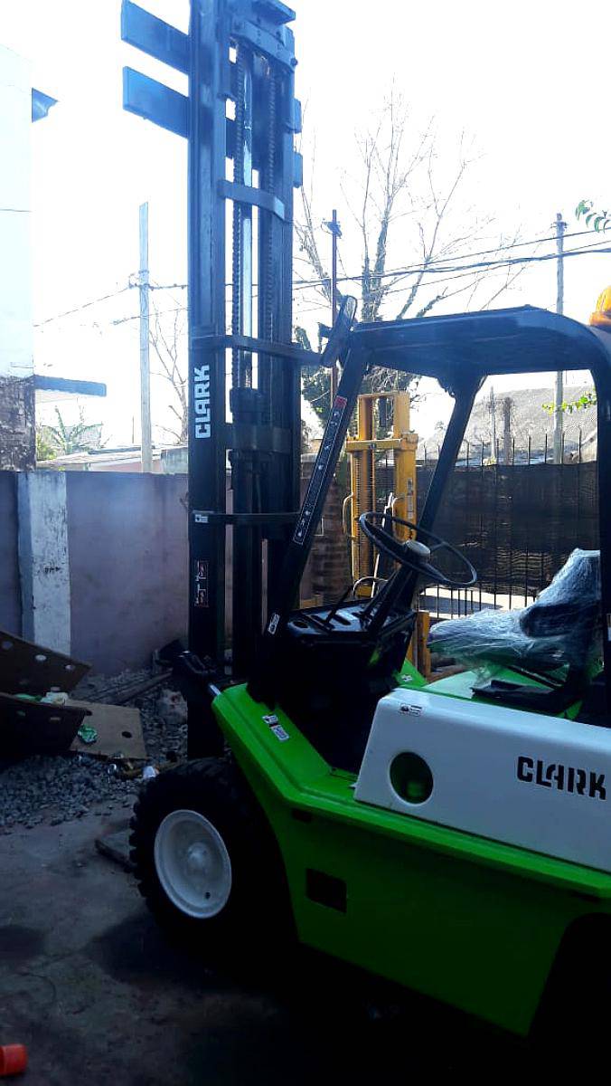 Clark 2.5 TN Diesel Perkins 4 Torre Doble - $ 1.598.900 - Agroads