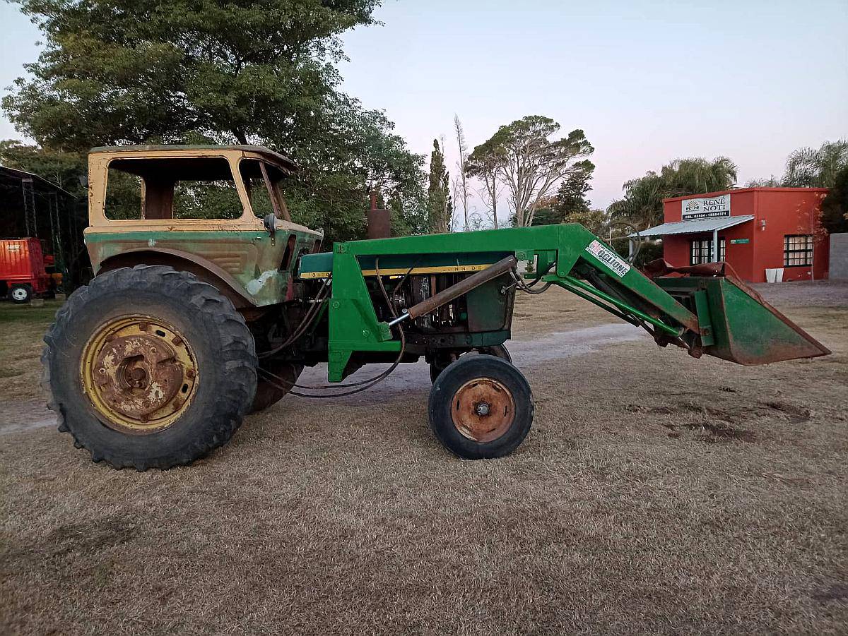 Jd 3420 con Pala Frontal de 4 Cilindros. - Año: 1982 - Agroads