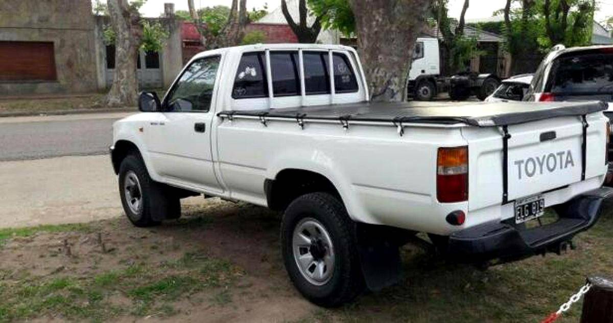 Toyota Hilux SR5 4X2 Cabina Simple Impecable Anda muy Bien y - Agroads