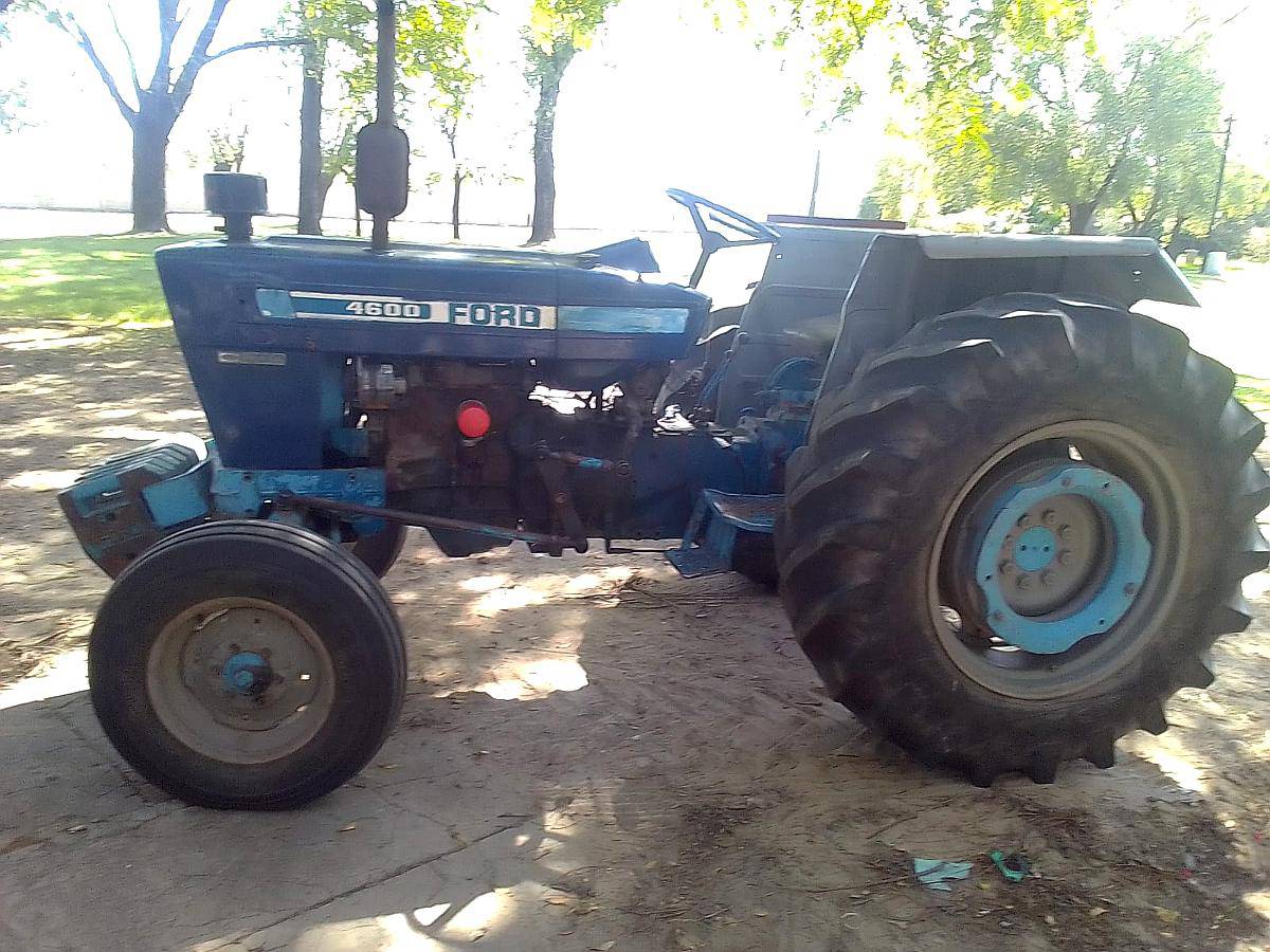 Vendo Tractor Ford 4600 3 Cilindros - u$s 7.520 - Agroads