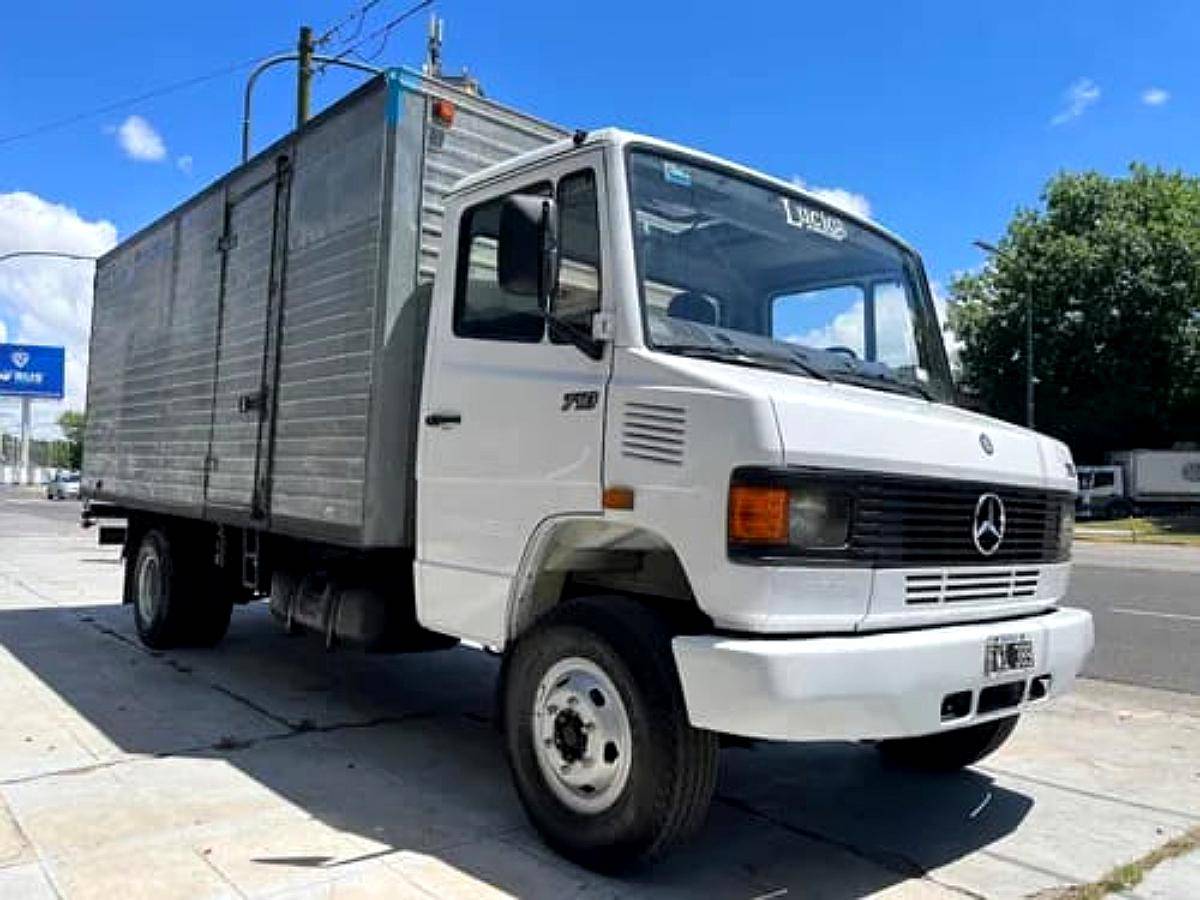 Mercedes Benz 710 Modelo 2006 al DÍA BTB Vigente Cubiertas N - Agroads