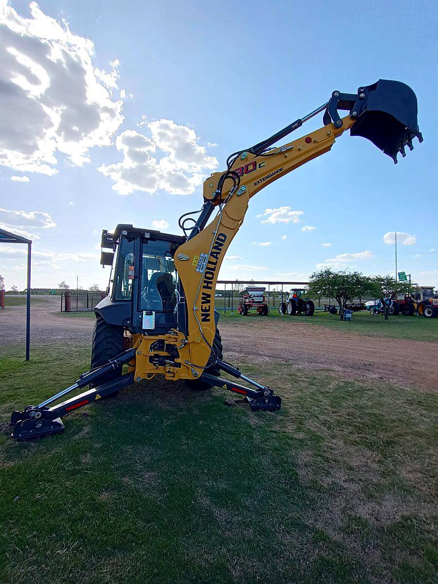 Retroexcavadora New Holland B80c - Año: 2024 - Agroads