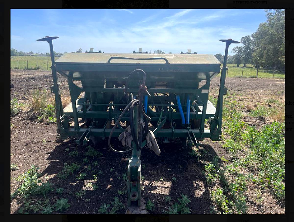Sembradora de Papa Marca Hassia de 3 Surcos a Cangilones - Agroads