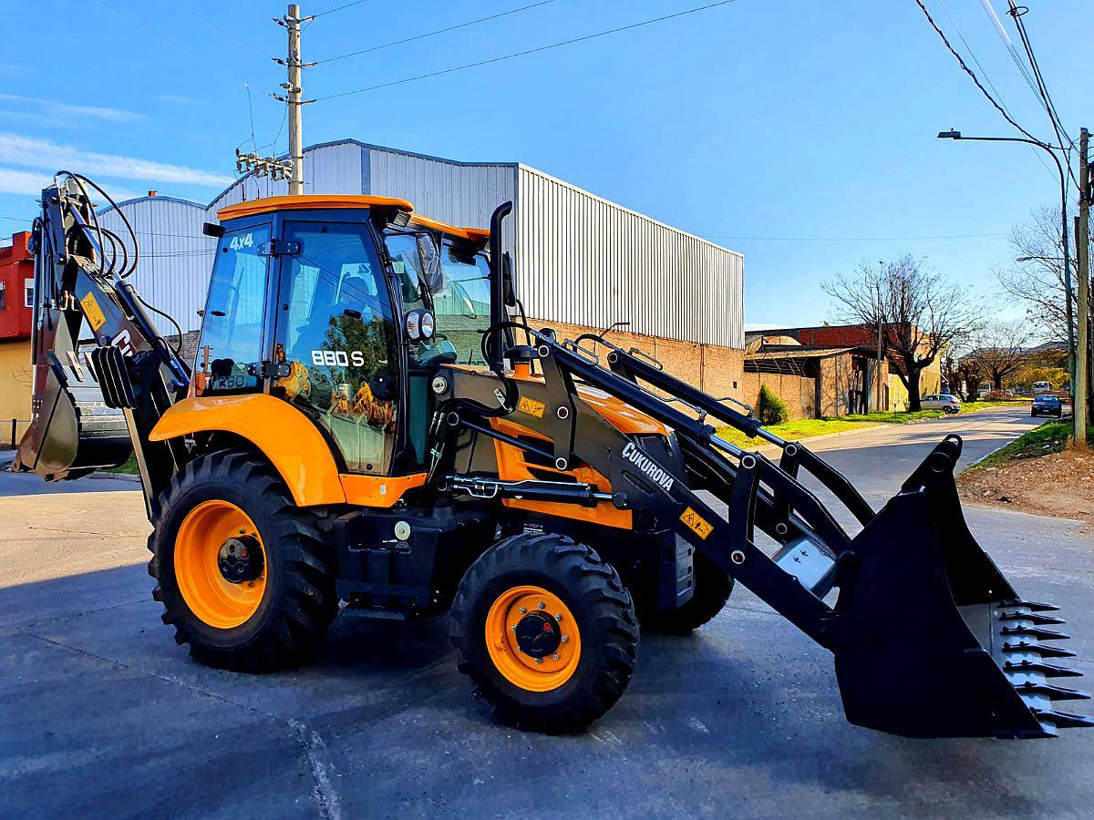 Retroexcavadora Cukurova 880s STD 4X4 Perkins Inglés 100 HP - Agroads
