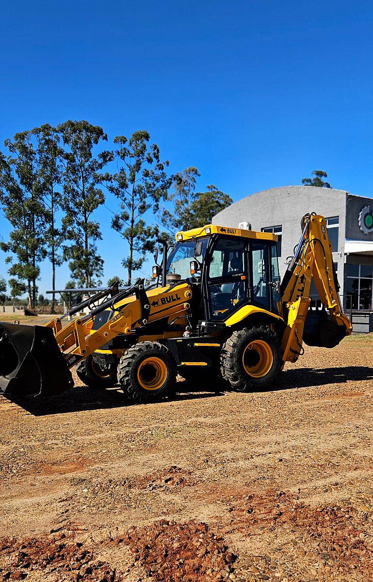 Pala Retroexcavadora Bull HD100 - Año: 2024 - u$s 100.700 - Agroads