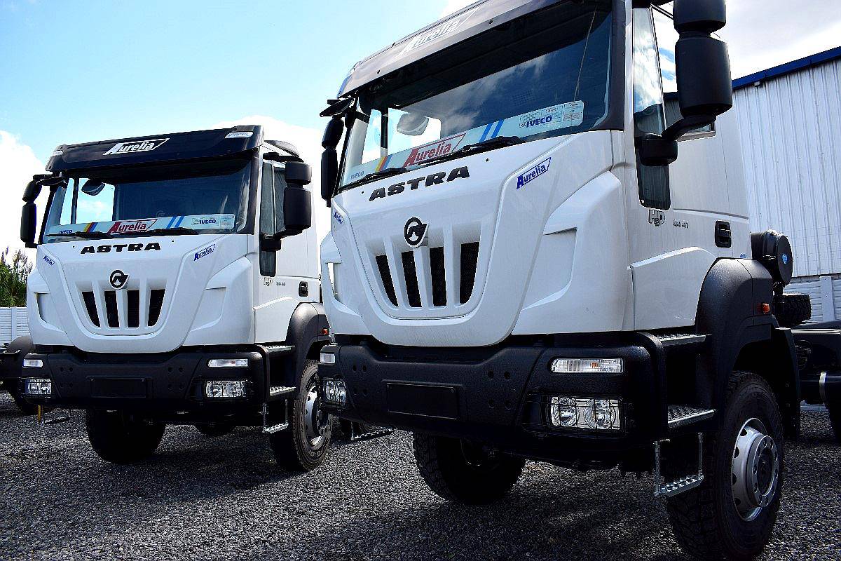 Iveco Astra HD9 4X4 6X4 y 8X4 Amarillo y Blanco - Agroads
